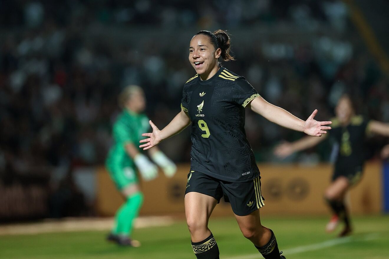Llueven elogios a Charlyn Corral y su peso en Selección Mexicana ...