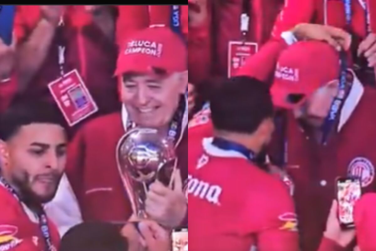 Liga MX 2025: Alexis Vega le entrega medalla y trofeo de campeón de ...